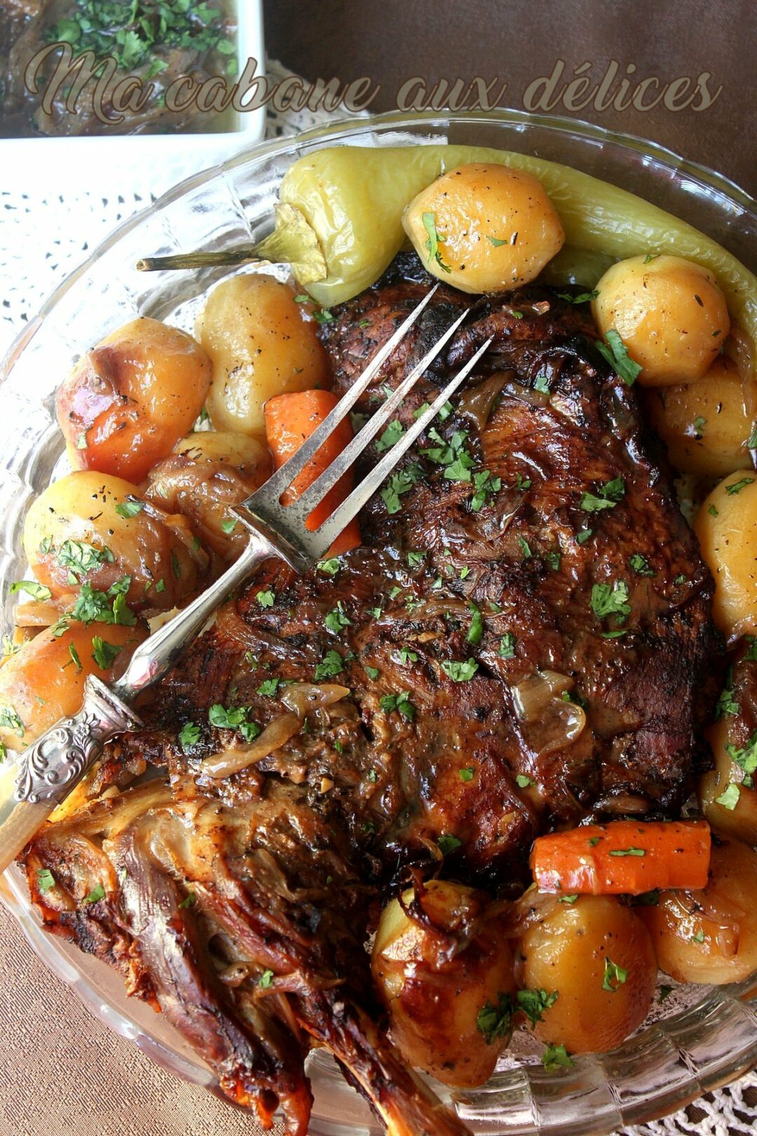 Gigot d'Agneau Rôti au Four : Chair Fondante et Savoureuse