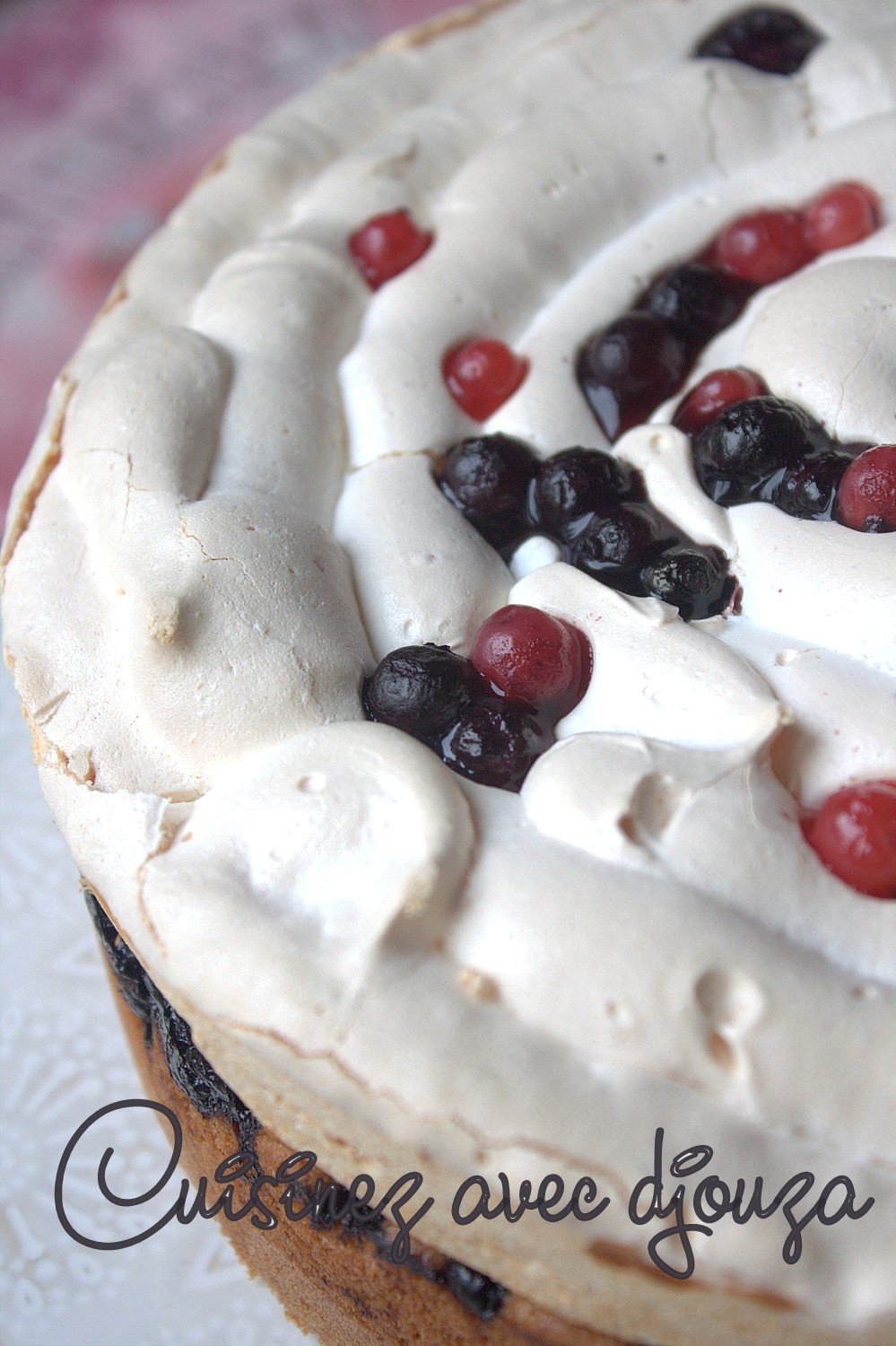Gateau moelleux aux fruits rouges et meringué | Cuisinez avec Djouza