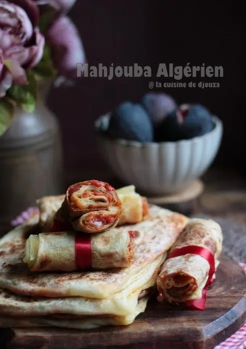 Mhajeb de Biskra : Crêpe Carré farcie aux Oignons